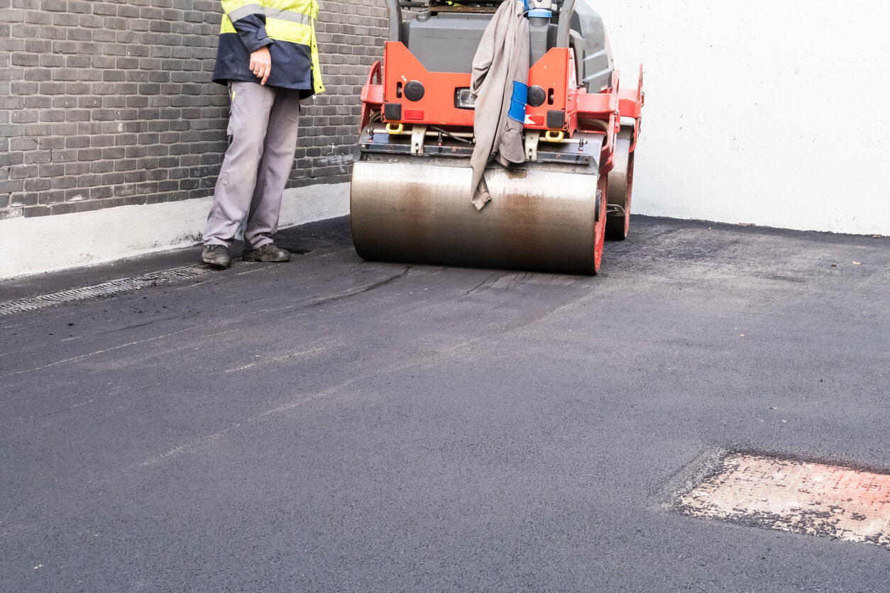 Asphalt driveway How long does it take to Pave? - Black Tar ...