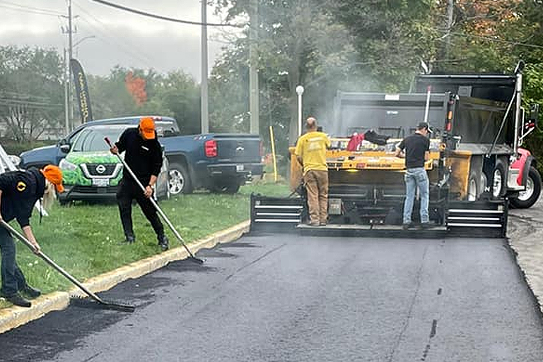 8 Essential Tips for Working with Paving Contractors - Black Tar ...